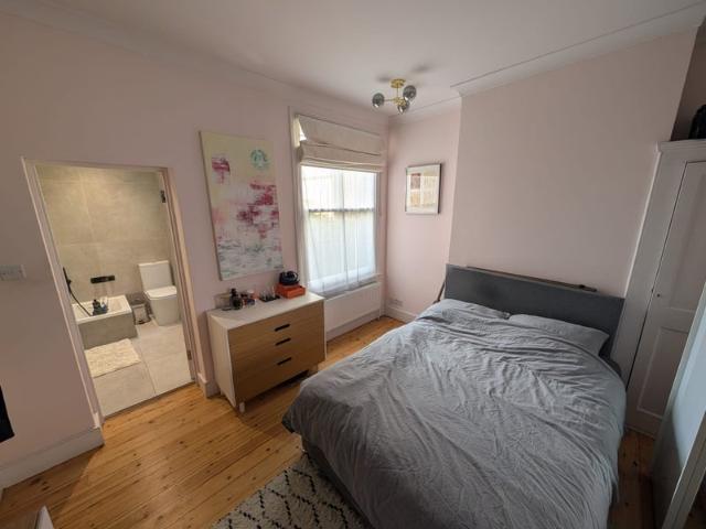 Room at Wix's Lane, Greater London