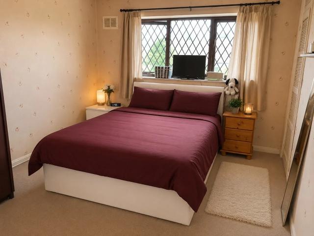 Room at Woden Road South, Sandwell