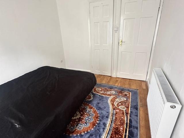 Room at Woodvale Avenue, Greater London