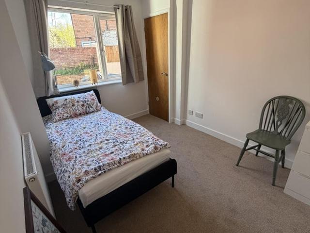 Room at Woodville Road, Warwick
