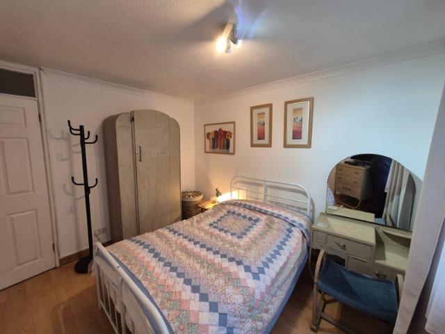 Room at Wood Close, Windsor
