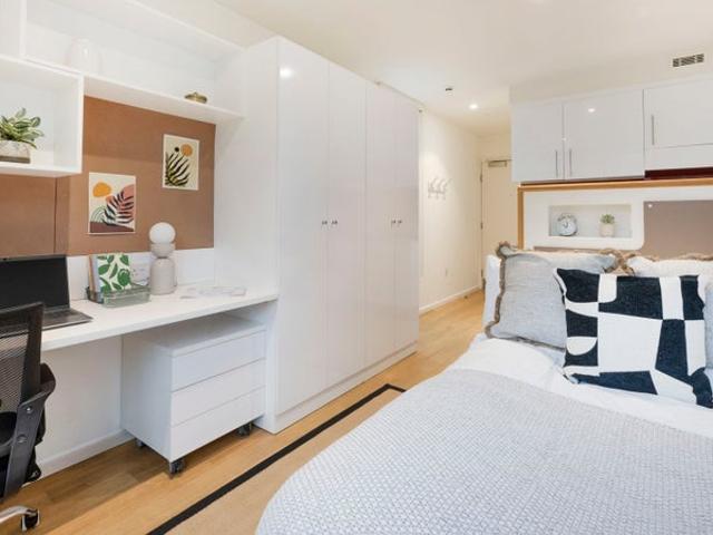Room at Wood Lane, Greater London