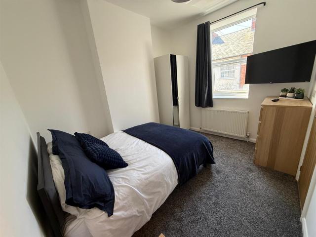 Room at Wood Street, Mansfield Woodhouse