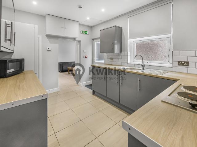 Room at Wood Road, Pontypridd