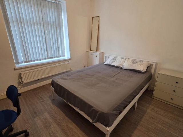 Room at Wood Road, Pontypridd