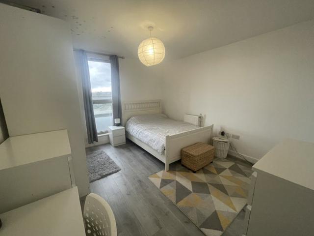 Room at Woodberry Grove, Greater London