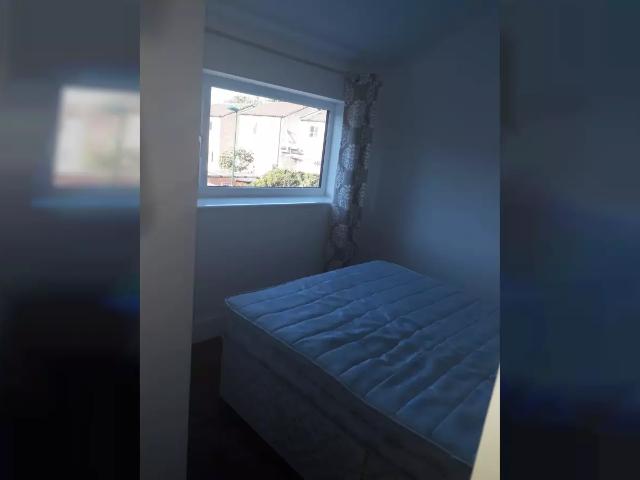 Room at Woodborough Road, Nottingham