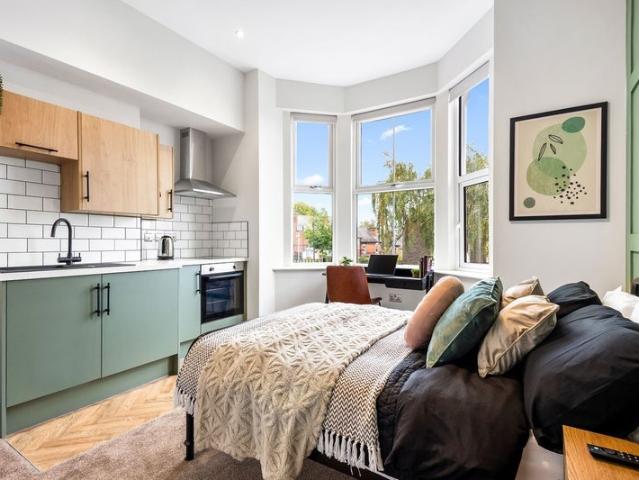 Room at Woodborough Road, Nottingham