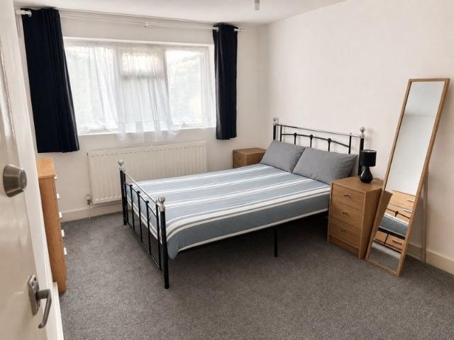 Room at Woodbourne Avenue, Greater London