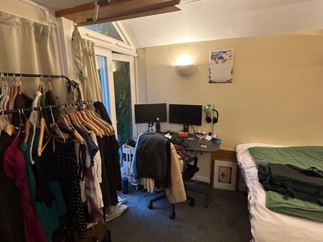 Room at Woodbury Lane, Bristol