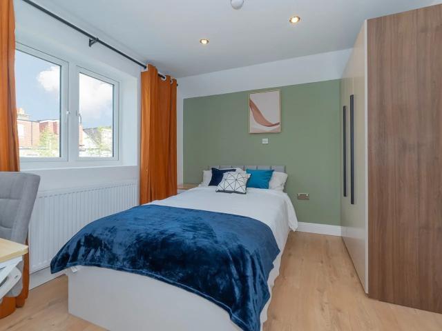 Room at Woodcote Side, Epsom and Ewell