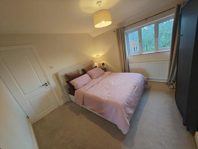 Room at Woodend Close, Winkfield