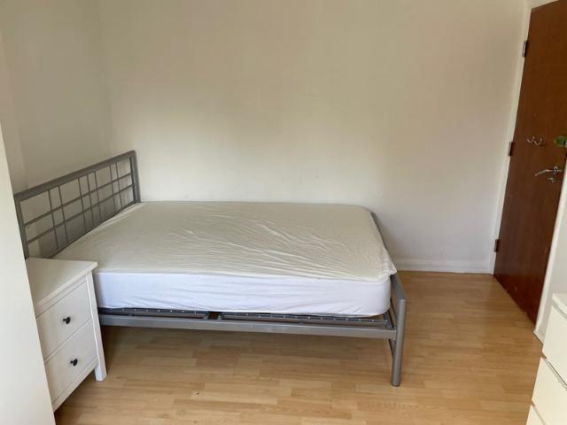 Room at Woodfield Gardens, Greater London