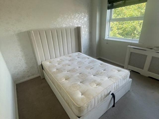 Room at Woodford Road, Greater London
