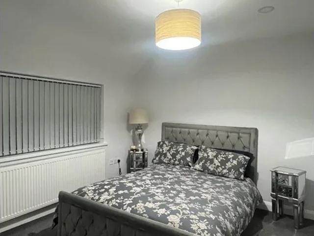 Room at Woodland Avenue, Slough