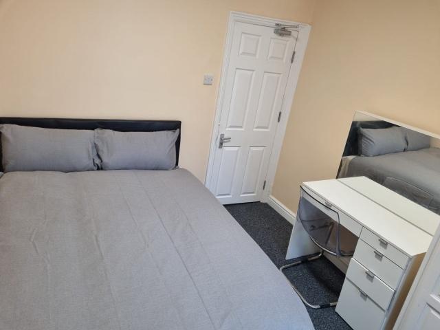 Room at Woodland Road, Greater London