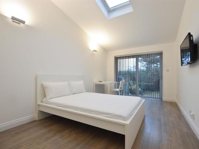 Room at Woodland Way, Greater London