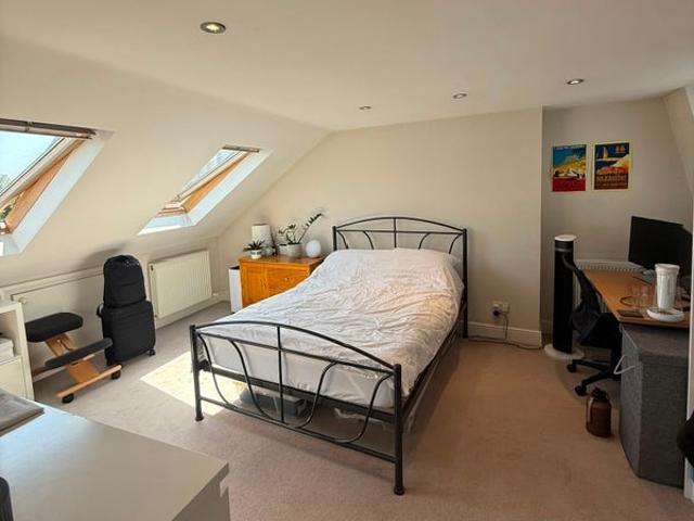 Room at Woodlawn Road, Greater London