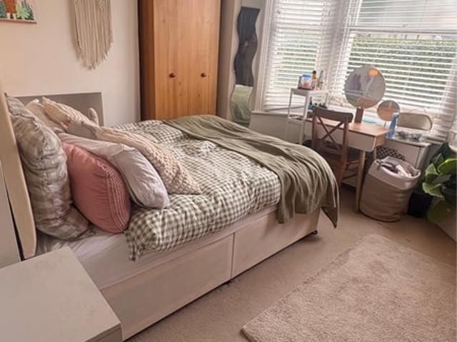 Room at Woodlawn Road, Greater London