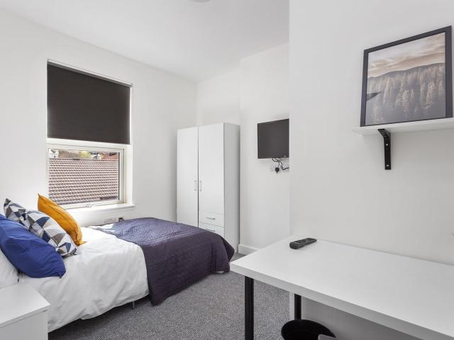 Room at Woods Lane, Derby
