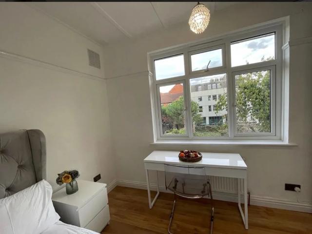 Room at Woodside, Greater London