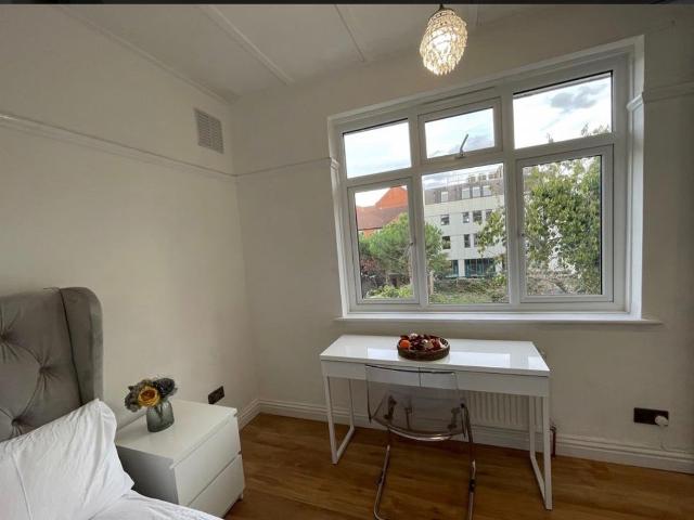 Room at Woodside, Greater London