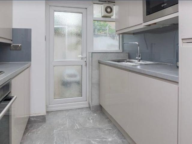 Room at Woodside Green, Greater London