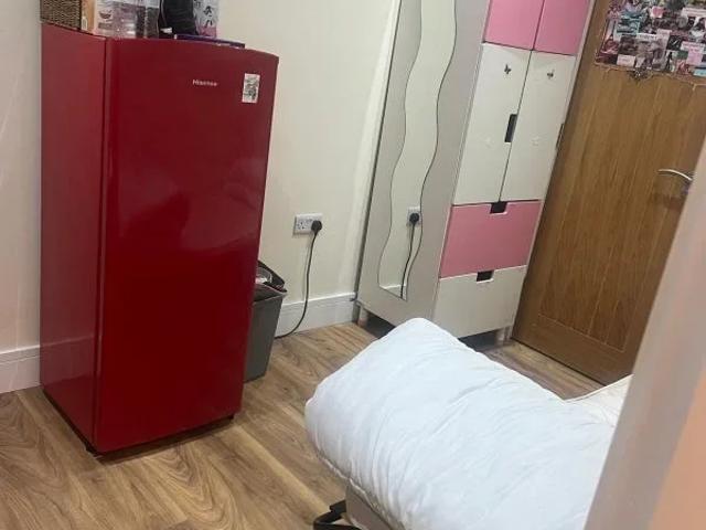 Room at Woodside Road, Amersham