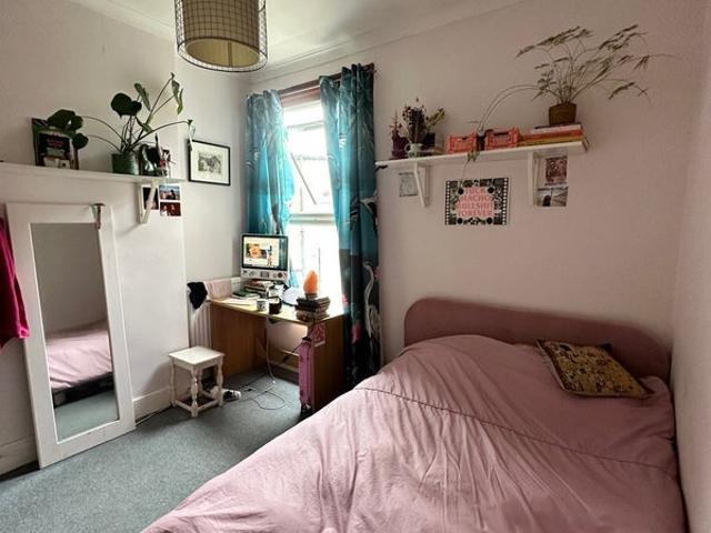 Room at Woodside Road, Greater London