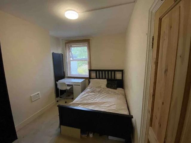 Room at Woodside Road, Greater London