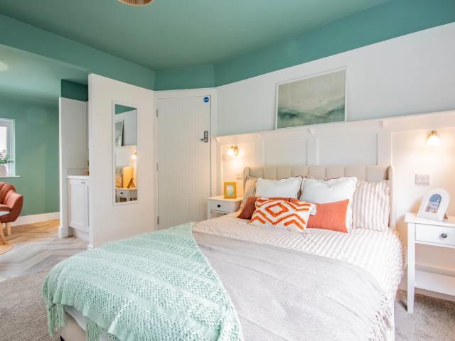 Room at Woodside Road, Nottingham