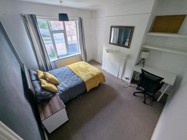 Room at Woodside Road, Southampton