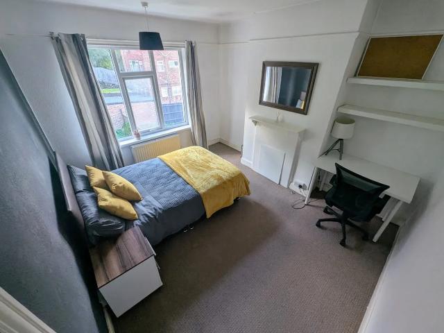 Room at Woodside Road, Southampton