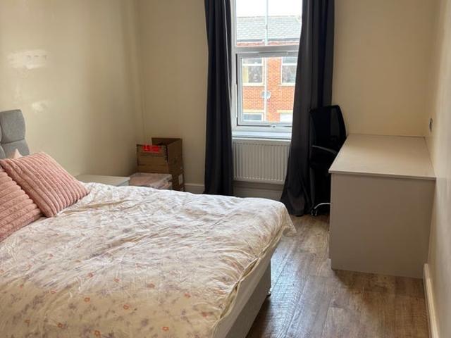 Room at Woodsley Road, Leeds
