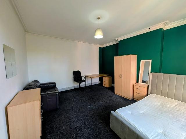 Room at Woodstock Road, Birmingham