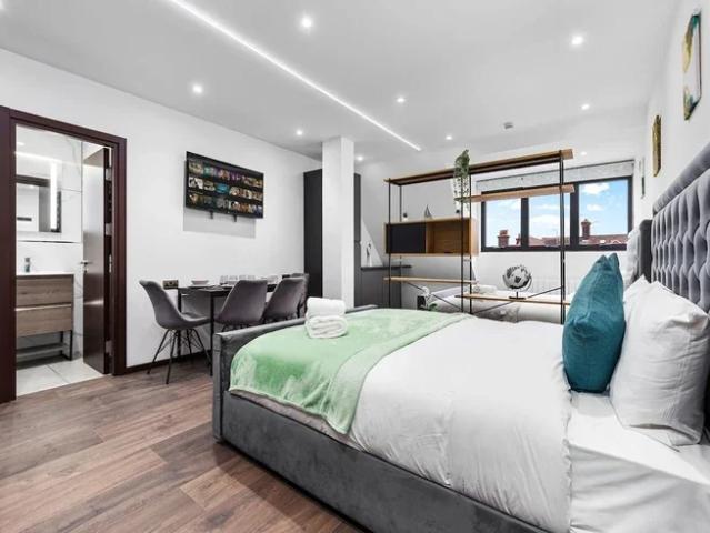 Room at Woodstock Road, Greater London