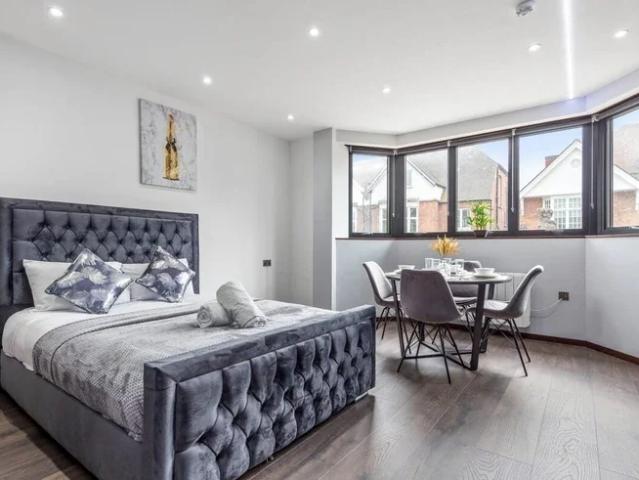 Room at Woodstock Road, Greater London
