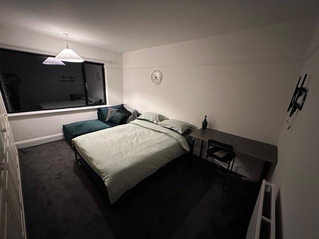 Room at Wollaton Road, Nottingham