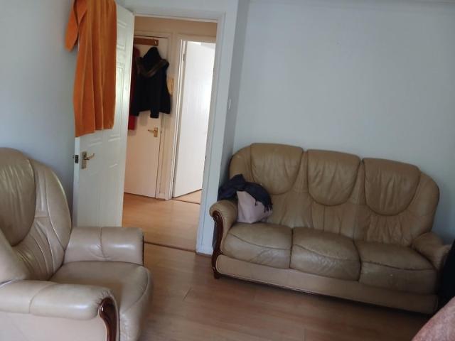 Room at Worcester Gardens, Slough