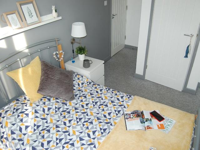 Room at Worlds End Lane, Birmingham