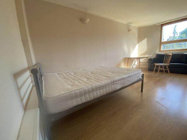 Room at World's End Place, Greater London