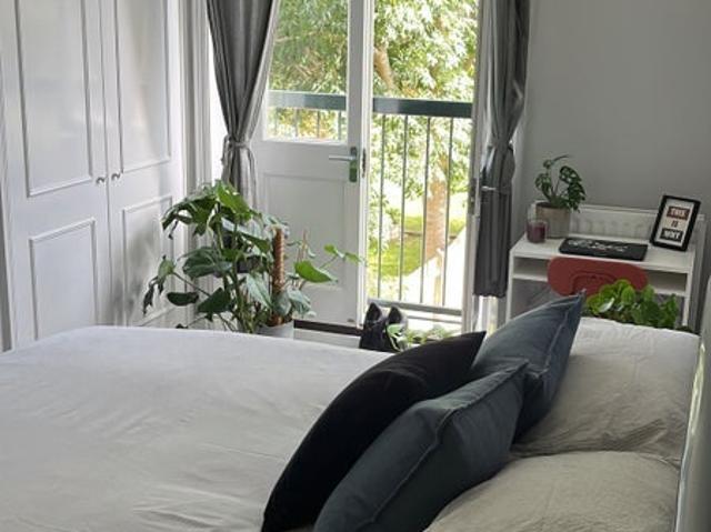 Room at Worple Road, Greater London