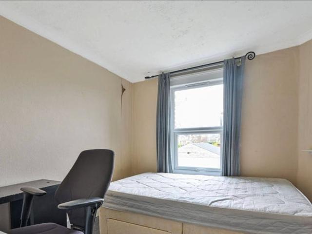 Room at Worthington Road, Greater London