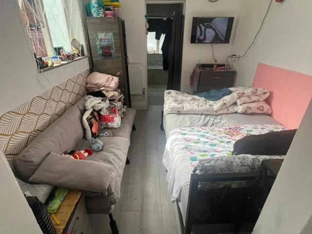 Room at Worton Road, Greater London