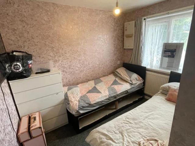 Room at Wraysbury Close, Greater London