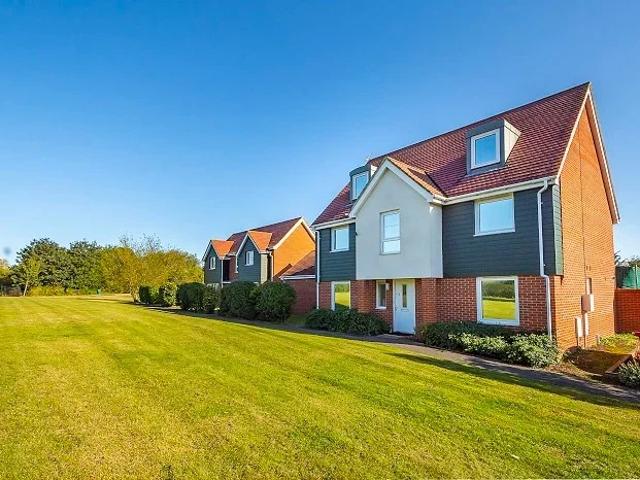 Room at Wraysbury Drive, Greater London