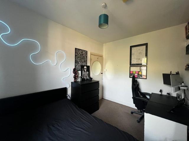 Room at Wrexham Road, Greater London