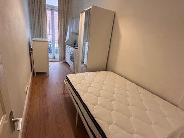 Room at Wrights Lane, Greater London