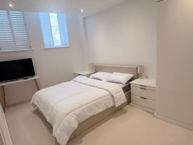 Room at Yukon Road, Greater London