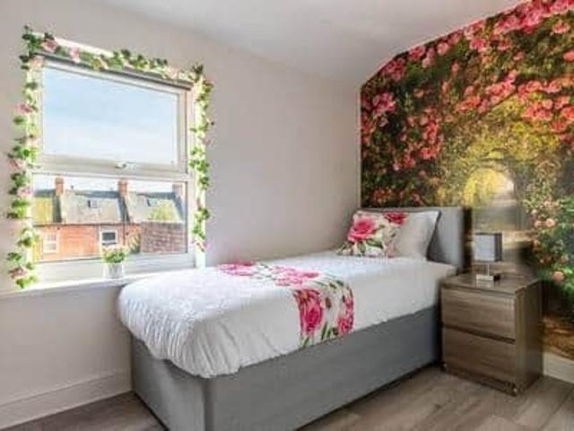 Room at York Road, Northampton